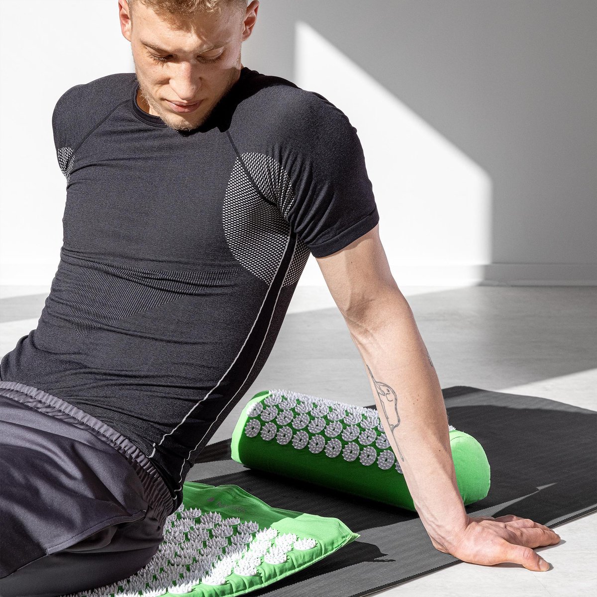 Navaris acupressuurmat met kussen - Spijkermat - Voor rug, nek ...