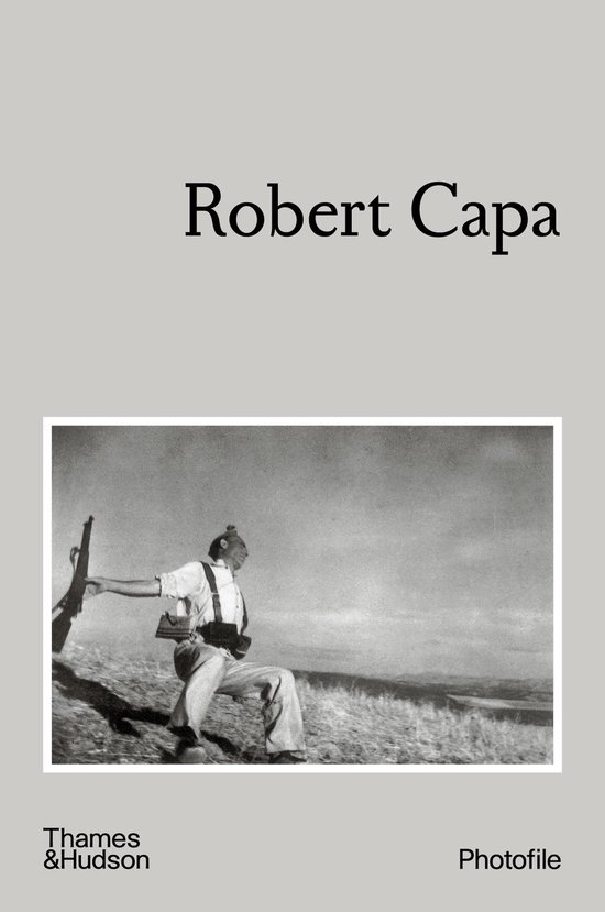 Robert Capa | 9780500410660 | Abigail Pollak | Boeken | bol