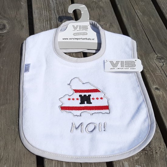 Slabbetje Drenthe MOI - Baby slabbetje van VIB in wit met vlag van ...