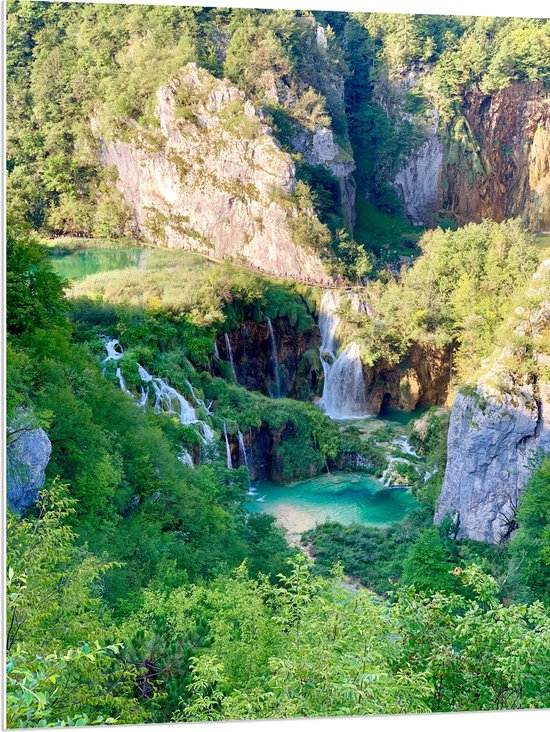 WallClassics - PVC Schuimplaat- Park met Watervallen en Veel Begroeiing ...