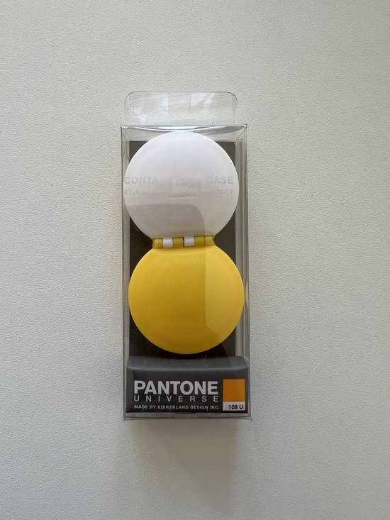 Kikkerland PANTONE UNIVERSE lenzendoosje - geel - Pantone 109U | bol