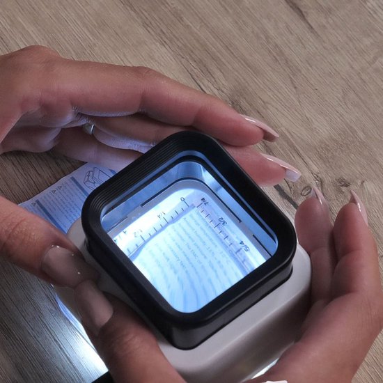 Genius Ideas GI-087663: 3 Magnifications Foldable Magnifier with LED | bol