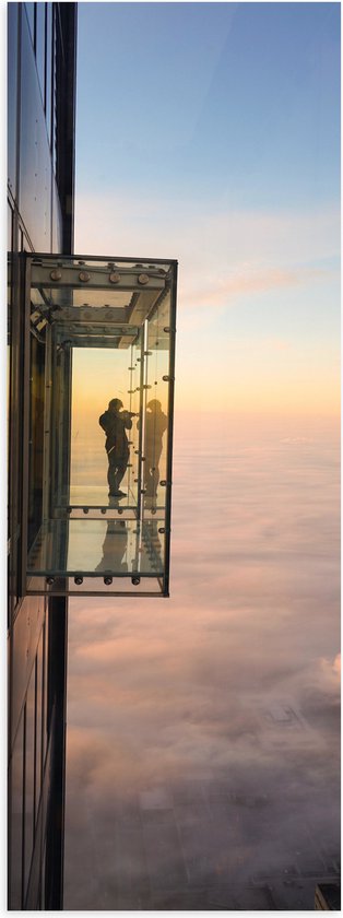 Poster Glanzend – Glazen Ruimte in Hoog Gebouw boven de Wolken - 50x150 ...