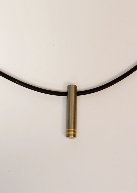 Titanium met gouden hanger - 14 karaat - titanium - sale Juwelier ...