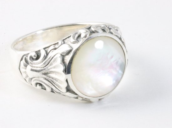 Zware bewerkte zilveren ring met parelmoer - maat 20.5 | bol