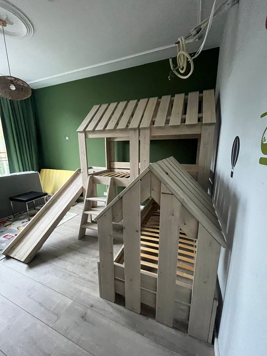 DroommeubelConcurrent Stapelbed- Schuinslaper [Trap [Dak] [Bedhuisje] | bol