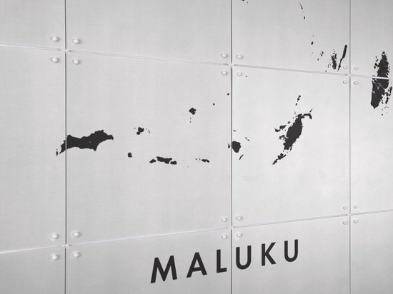 IXXI Maluku Island Map, Kunst in Kaart - 60 x 80 cm - Gratis ophangtool ...