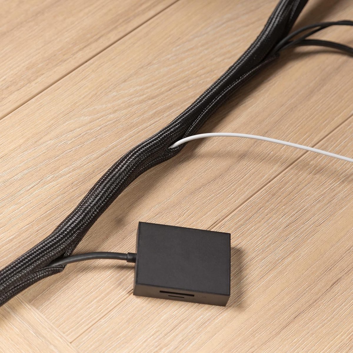 Goulotte de câbles : goulotte de câbles à fermeture automatique noire ...