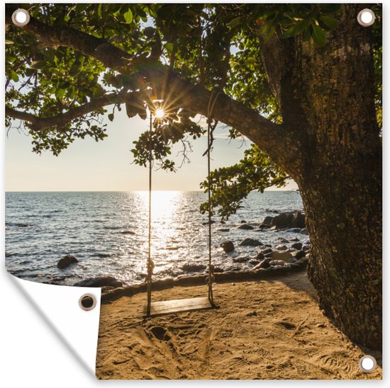 Tuindoek Een tropische boom met schommel bij het strand van Ko Chang - 100x100 cm | bol