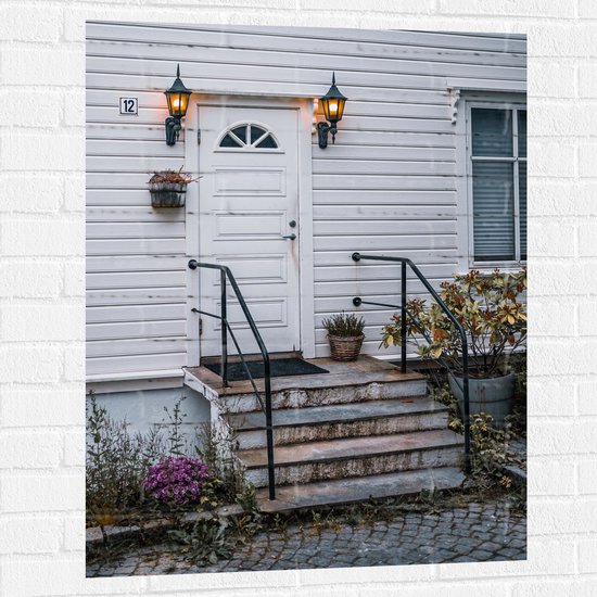 Muursticker - Ingang met Trap van Klein Wit Huisje - 75x100 cm Foto op ...