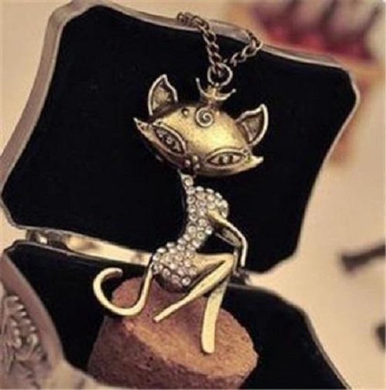 Vintage Kat hanger met crystalletjes | bol