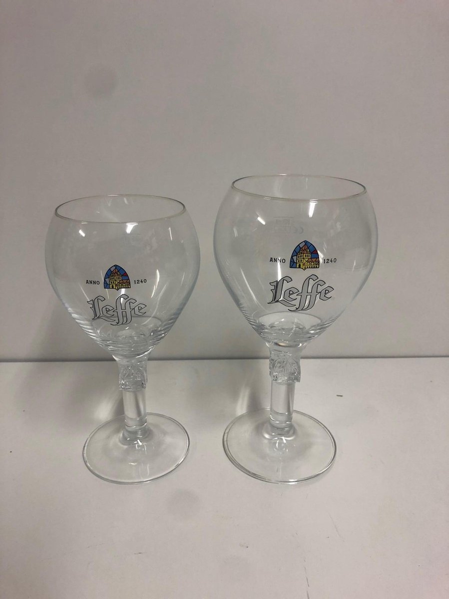 Leffe bierglazen set 2 stuks (25 & 33cl) bierglas op voet bier glas glazen voetglazen | bol.com
