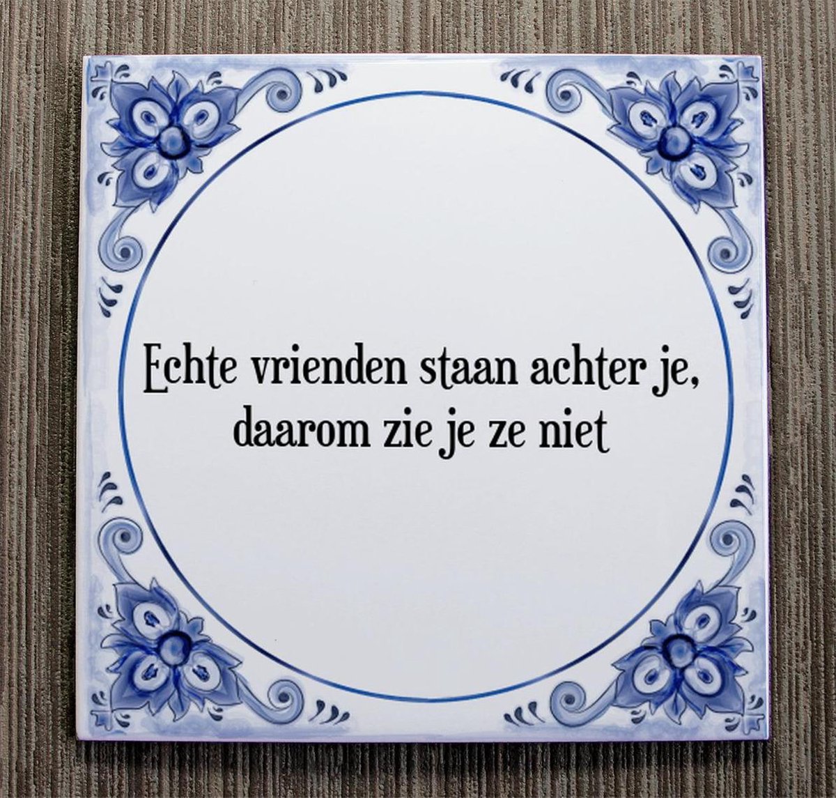 Tegeltje met Spreuk (Tegeltjeswijsheid): Echte vrienden staan achter je, daarom zie je... | bol.com