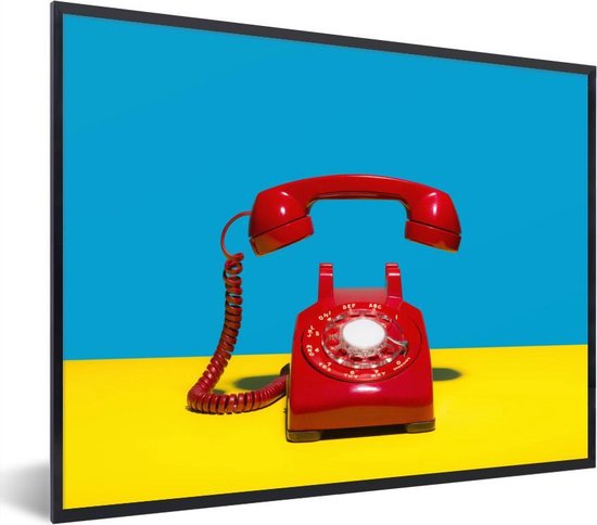 Fotolijst incl. Poster - Een rode retro telefoon op een gele ondergrond ...