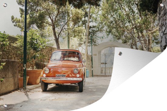 Tuinposters buiten Unieke auto geparkeerd in de straten van Capri ...