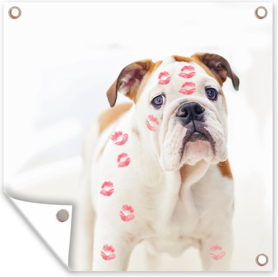 Tuin poster Afbeelding van een hond die onder de rode lippen afdruk zit ...