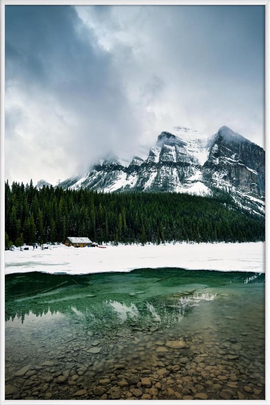 JUNIQE - Poster in kunststof lijst The Boathouse -20x30 /Grijs & Groen ...