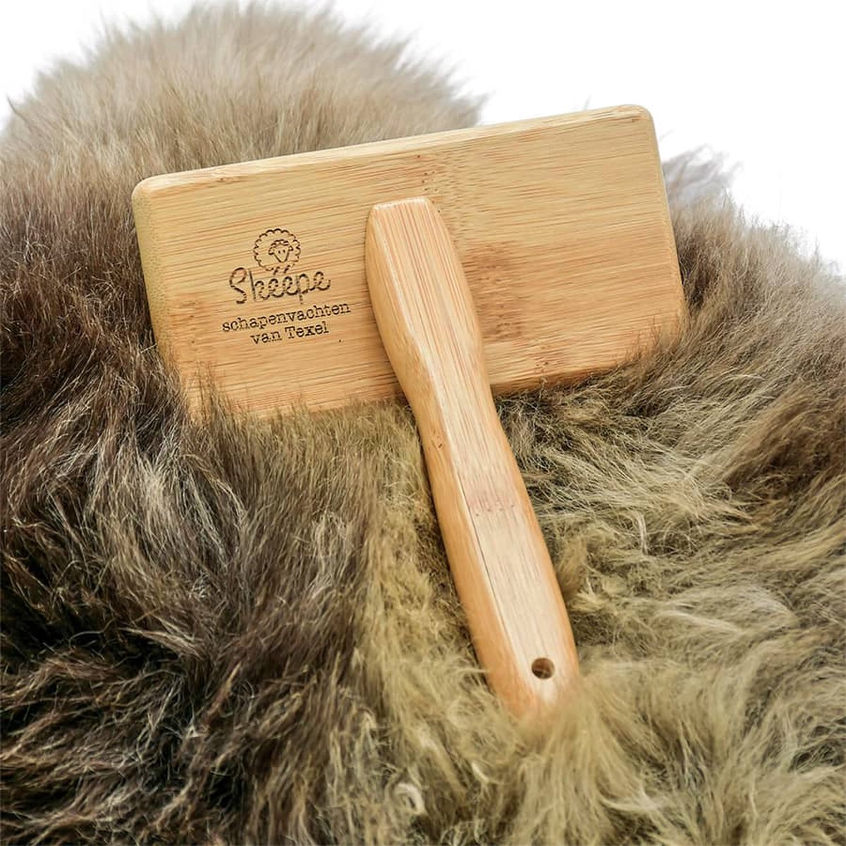 Wolkam voor schapenvachten en Hondenborstel met logo Skeepe van Texel ...