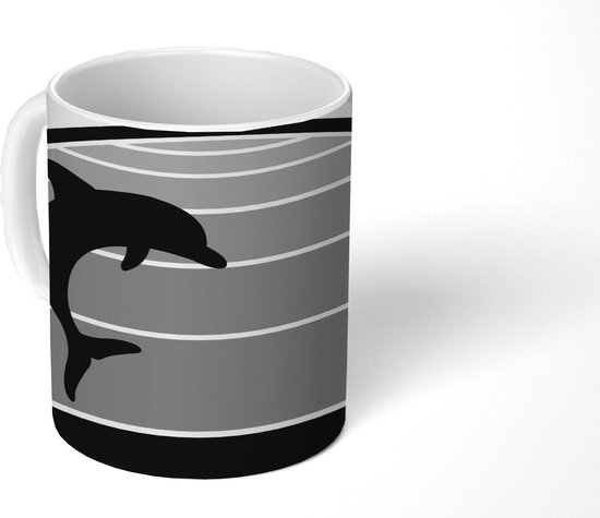Mok - tekening van een zwarte dolfijn bij een gestreepte zonsondergang ...