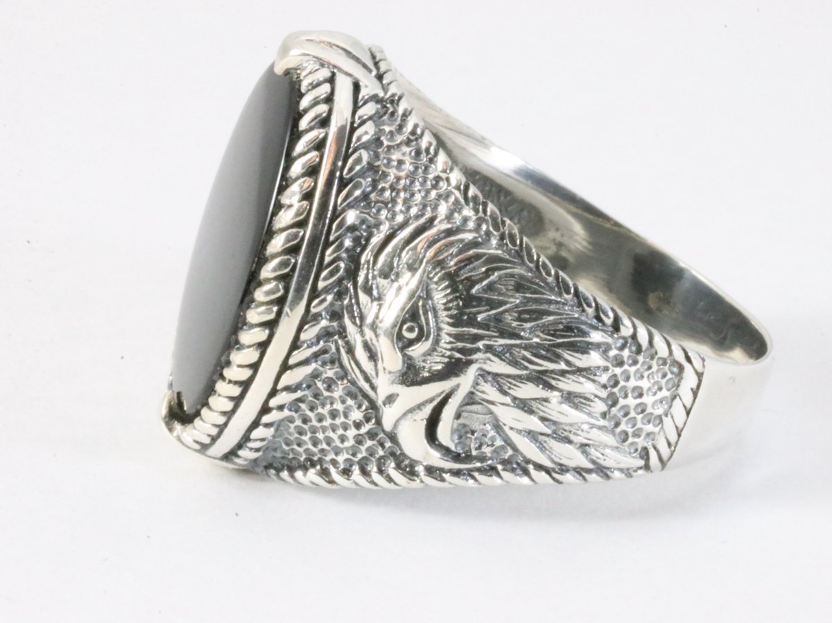 Zware bewerkte zilveren ring met onyx - maat 19 | bol