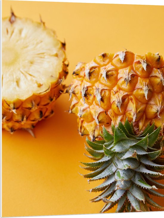 PVC Schuimplaat - Ananas in Tweeën met Gele Achtergrond - 75x100 cm Foto op PVC... | bol