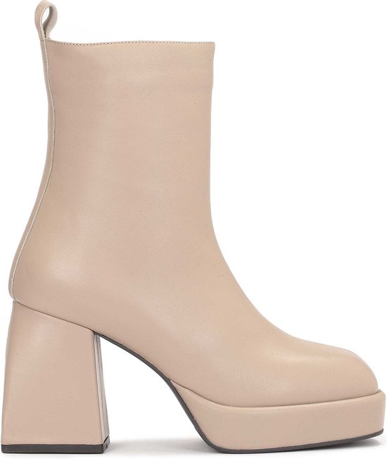 Beige platform laarsjes op een platform hak | bol.com
