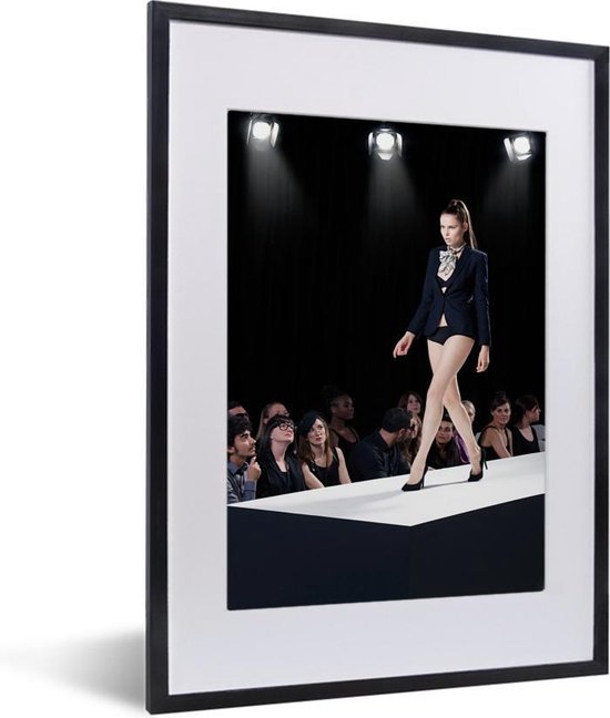 Model op de catwalk tijdens een modeshow | bol.com Model op de catwalk tijdens een modeshow | bol.com