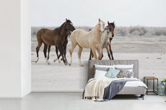 Behang - Fotobehang Wilde paarden draven in een groep - Breedte 330 cm ...
