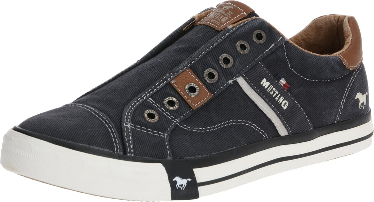 Mustang Slippers Wit 42 | bol.com