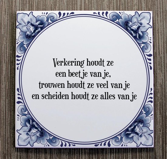 Tegeltje met Spreuk (Tegeltjeswijsheid): Verkering houdt ze een beetje van je, trouwen... | bol.com