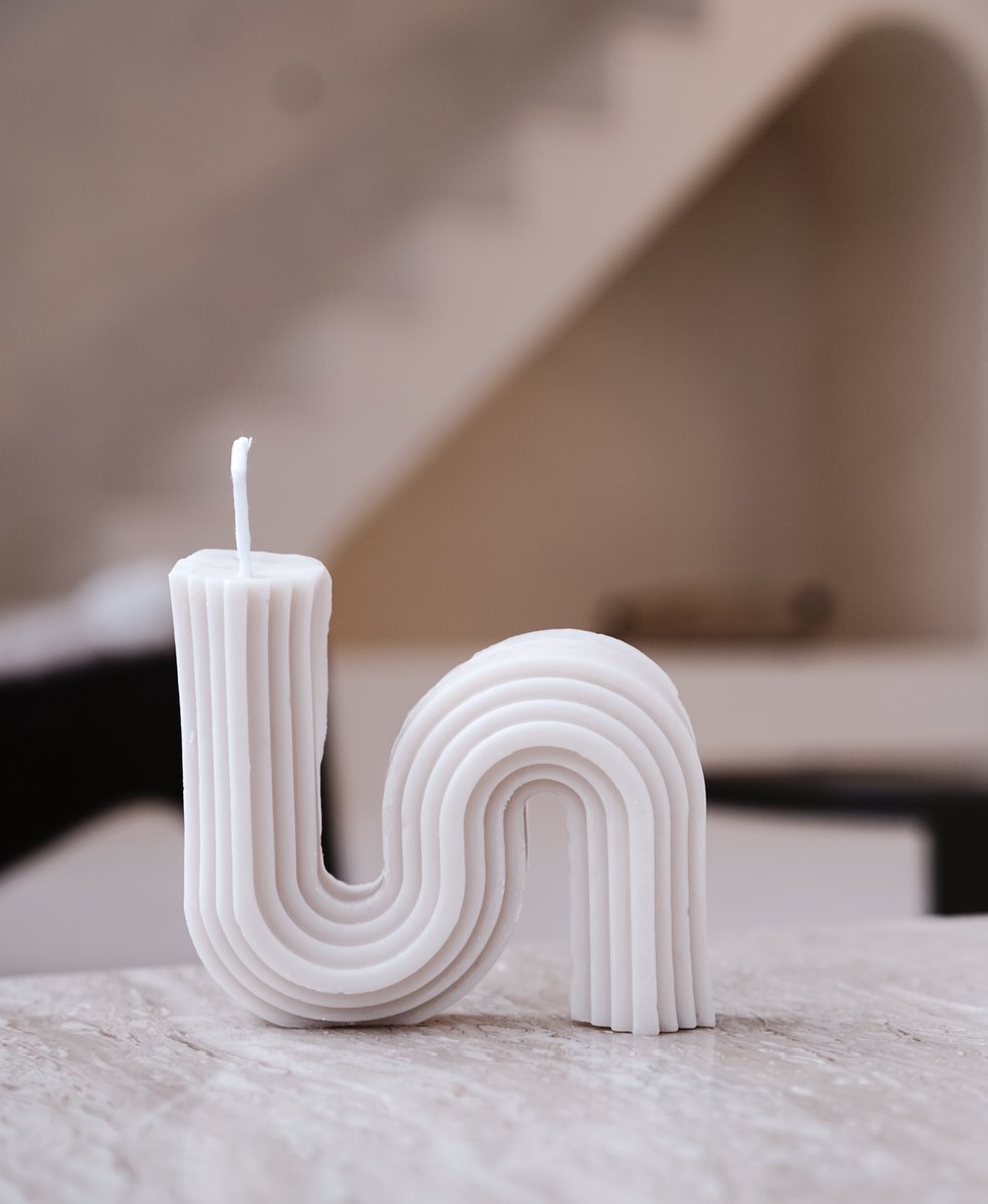 Shape of S Beige Sierkaars - Candle - Decoratie -Kaars - Cadeau voor haar - Gift | bol.com