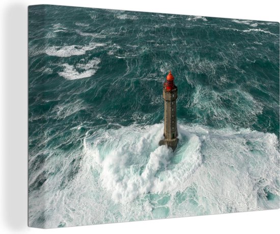 Canvas Schilderij Een Luchtfoto van de Vuurtoren van la Jument tussen de witte golven... | bol