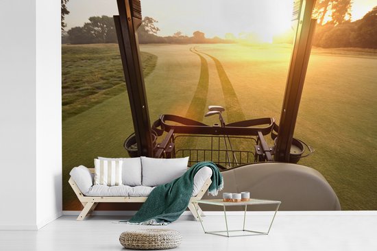 Behang - Fotobehang Golfkar die sporen op de golfbaan maakt - Breedte ...