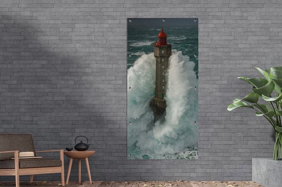 Schuttingposter De Franse Vuurtoren van la Jument in een krachtige storm - 100x200 cm... | bol
