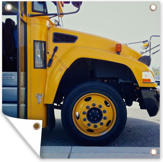 Tuin poster De zijkant van een gele schoolbus met de deuren open - 200x200 cm - Tuindoek | bol