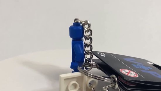 LEGO Classic VIP Blue Minifigure Keychain 854090 (Limited Edition) | bol