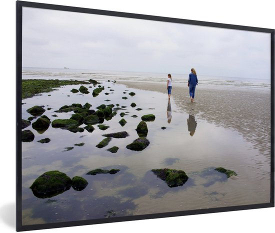 Fotolijst incl. Poster - Meisjes op het strand van Vlieland - 60x40 cm - Posterlijst | bol