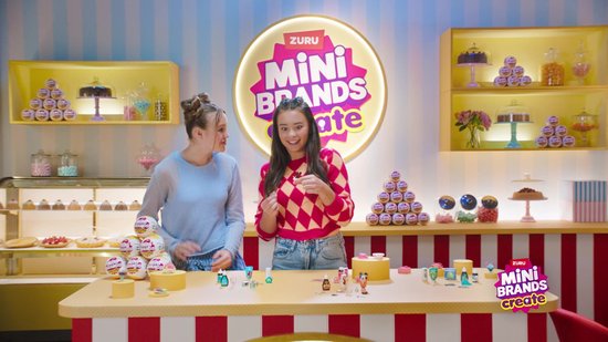 Verpakking met 2 capsules met Mini Brands Create Disney Snacks Serie 1 ...