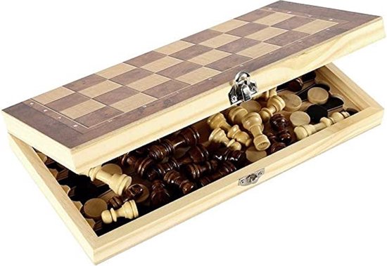 Schaakbord \ Chess figures and chessboard made of wood - Houten ...