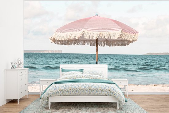Parasol - Strand - Zee - Wolken - Behangpapier | bol