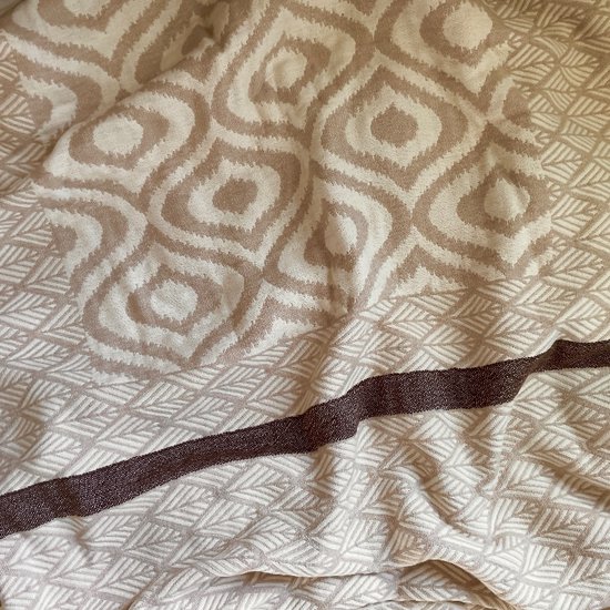 hiPPs Loungie Eye Beige. Luxe dikkere Hamamdoek voor ligbed | met ...