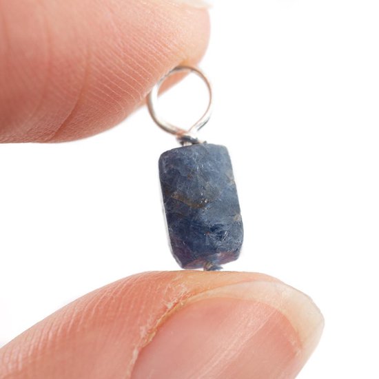 Ruwe Edelsteen Hanger Saffier 925 Zilver (8 – 12 mm) | bol