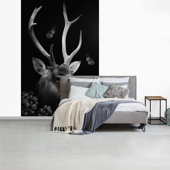 Behang - Fotobehang een hert in de jungle - zwart wit - Breedte 145 cm ...