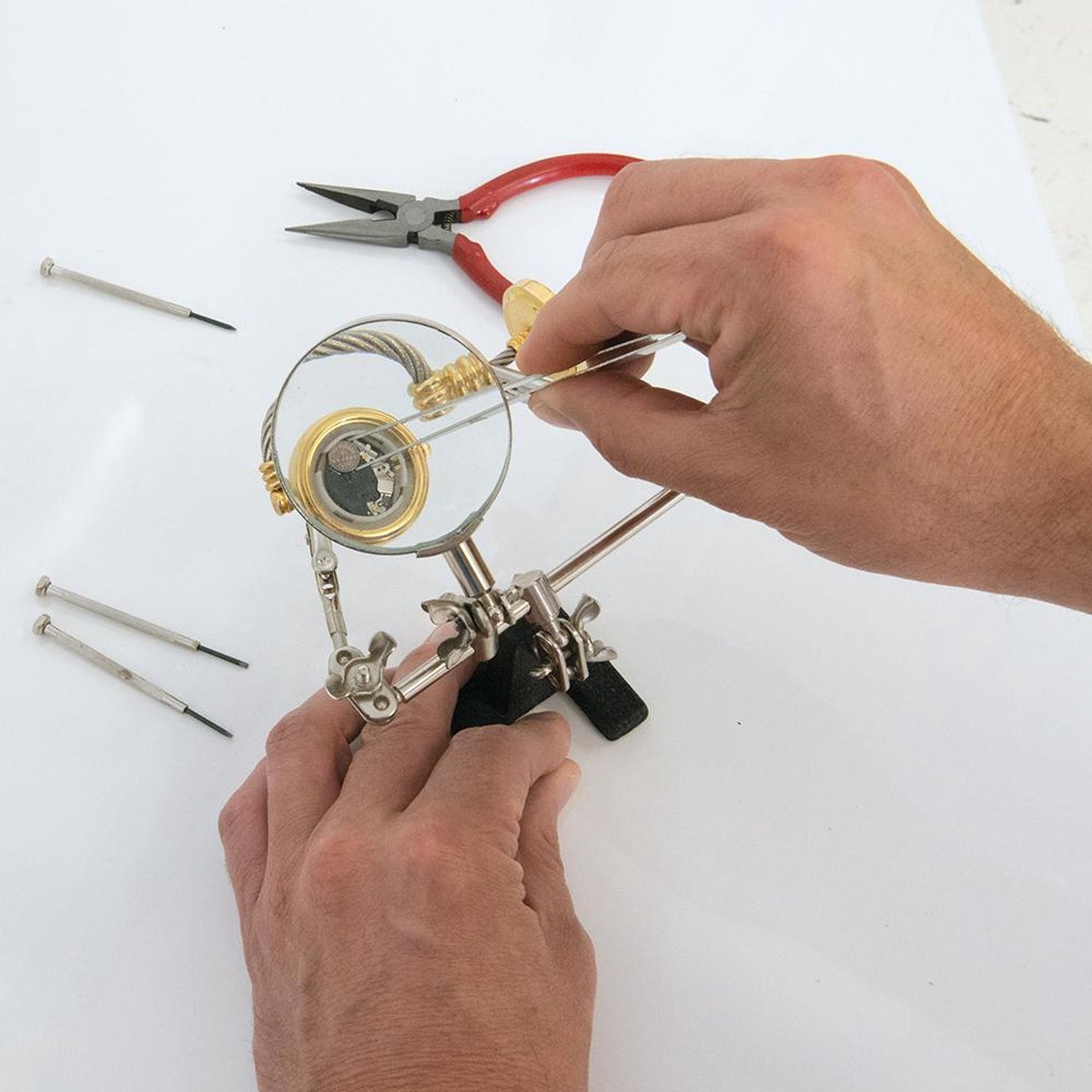 Silverline Derde Hand met Vergrootglas - 63 mm - Vergroot 2.5 x | bol