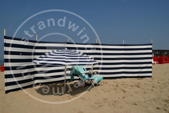 Strand Windscherm 6 meter dralon marine blauw/wit met houten stokken | bol