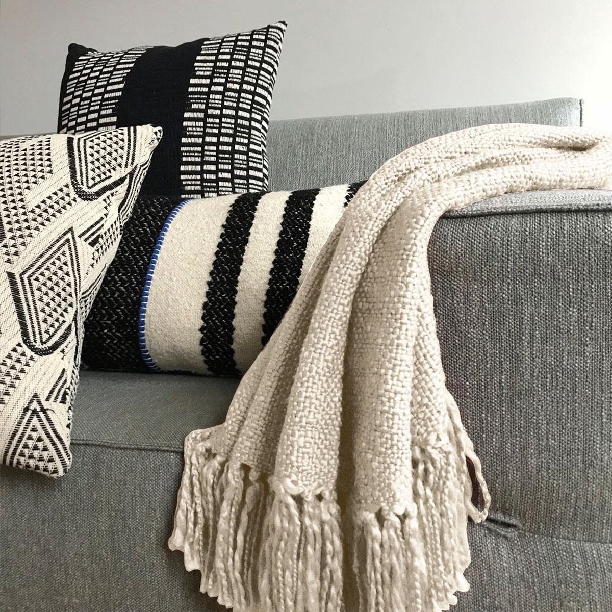 Malagoon - Ivory white solid throw | bol