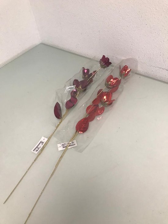 Kunsttakken - twee rozen - een paarse en een rode - 70cm lang | bol