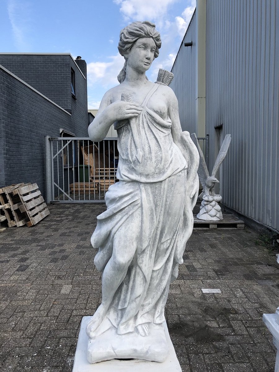 Grieks beeld van Artemis, godin van de jacht. Vol stenen tuinbeeld ...