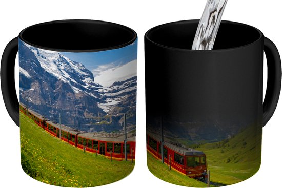 Magische Mok - Foto op Warmte Mokken - Koffiemok - Een rode trein in de ...