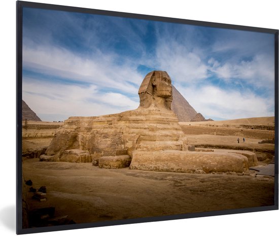 Fotolijst incl. Poster - De Sfinx van Gizeh die voor de grote piramide ...